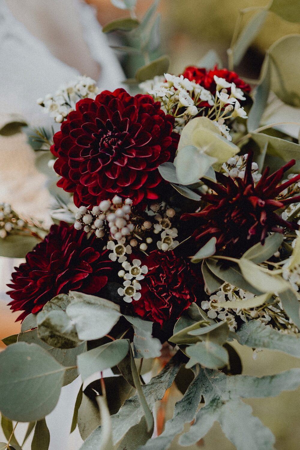 105+ Dahlia Wedding Bouquet Ideas for Every Bride 🌺 - Petal Republic