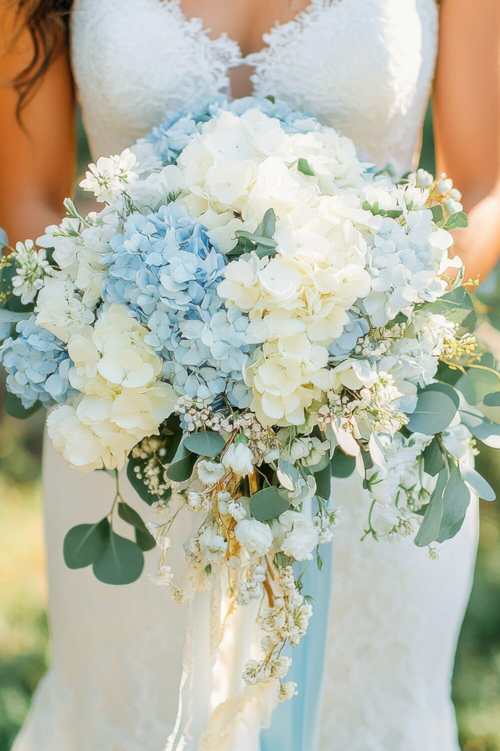 97+ Hydrangea Wedding Bouquets to Inspire Your Big Day 🌸 - Petal Republic