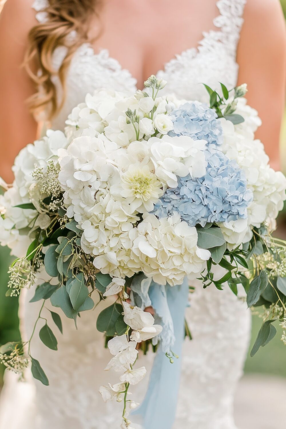 97+ Hydrangea Wedding Bouquets to Inspire Your Big Day 🌸 - Petal Republic