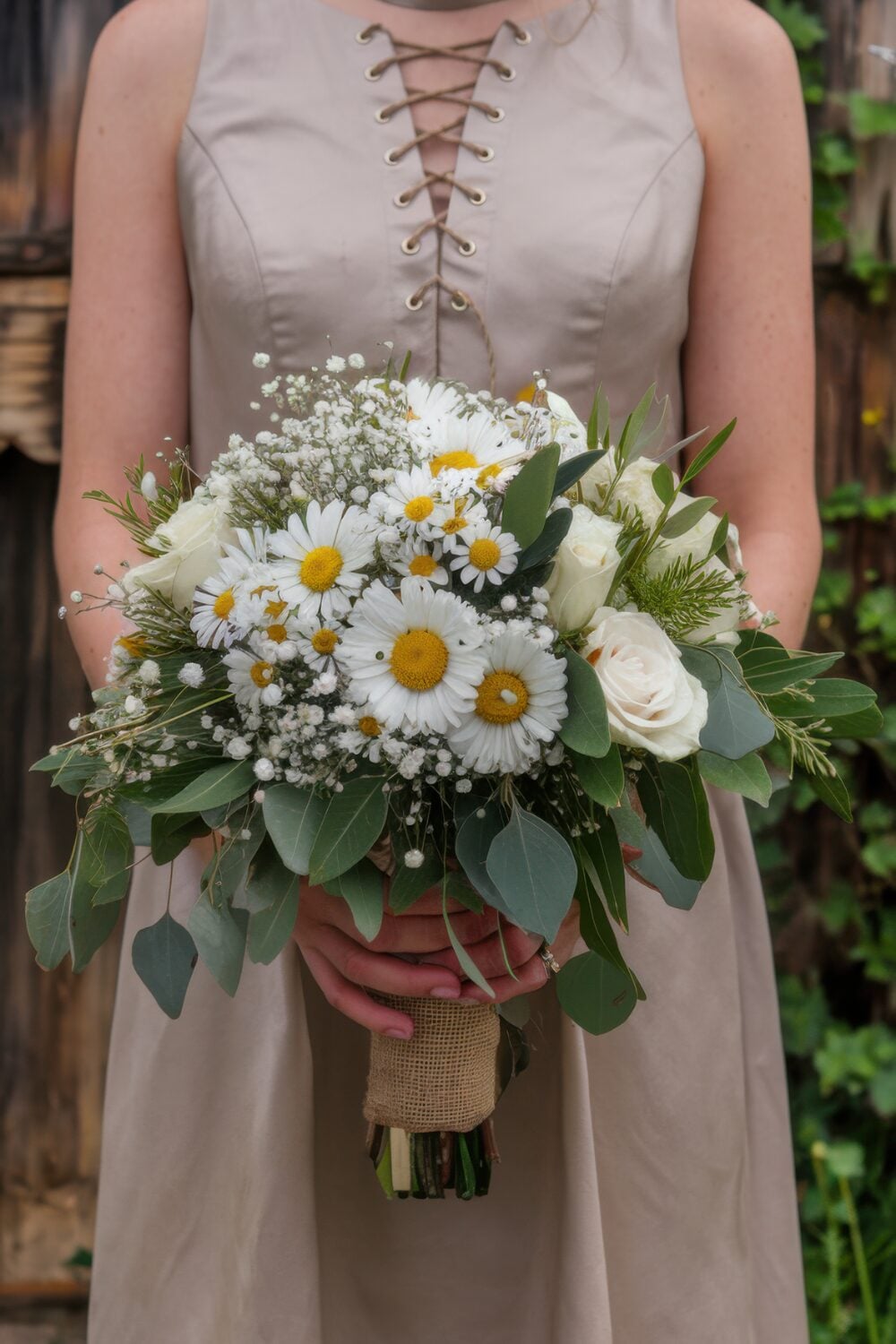 91+ Daisy Wedding Bouquets That Prove Less is More! 🌼 - Petal Republic