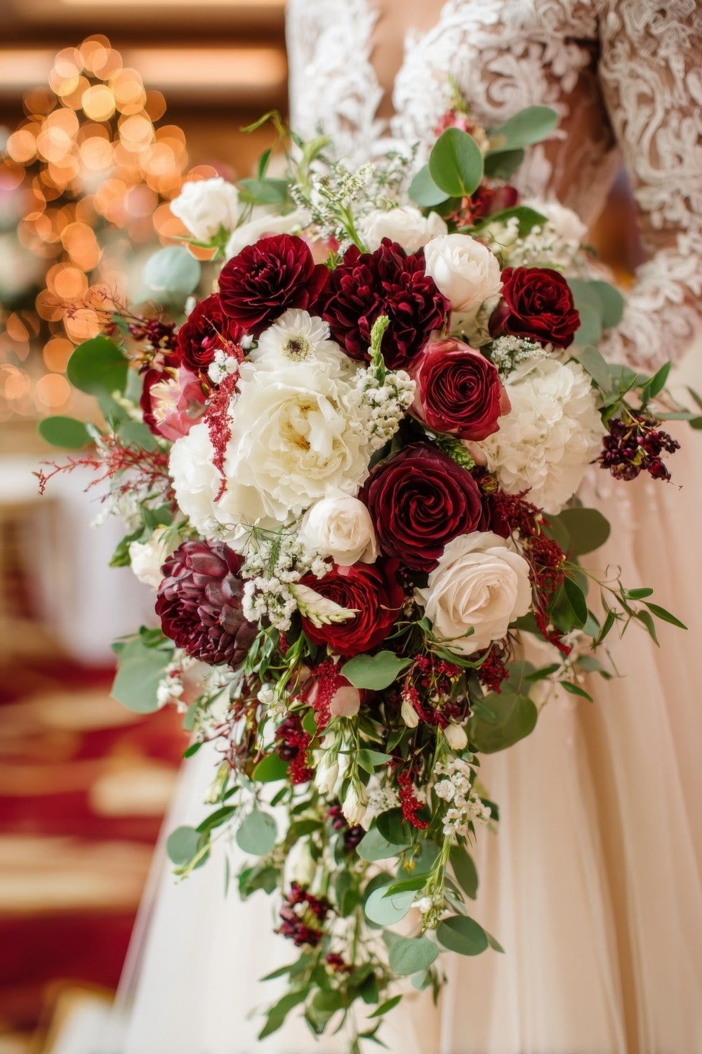 50+ Christmas Wedding Bouquets That Feel Like Love Wrapped in Snow ...